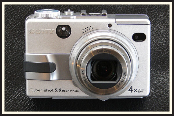 Best Vintage Digital Cameras (aka Digicams) + Buying Guide